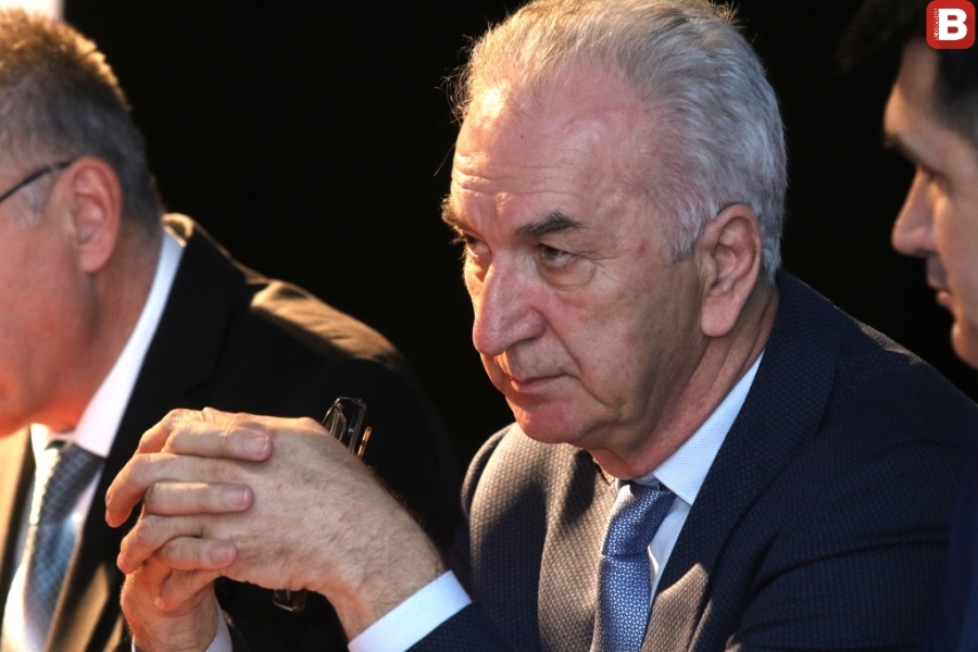 MIRKO ŠAROVIĆ: 'Neodgovornom politikom vlast izložila Republiku Srpsku ...