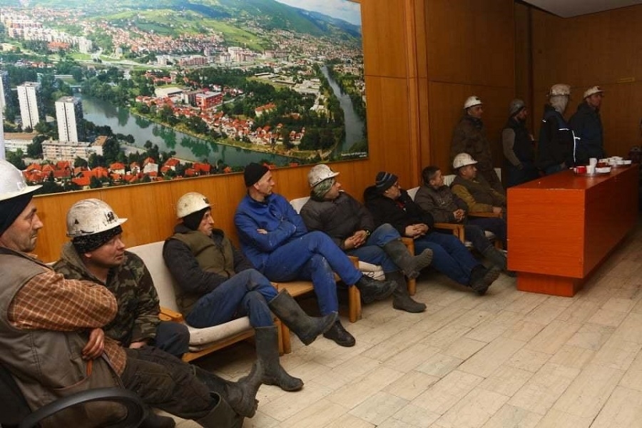ZENIČKI RUDARI PROTESTOVALI ISPRED GRADSKE UPRAVE: 'Na ovo nas je ...