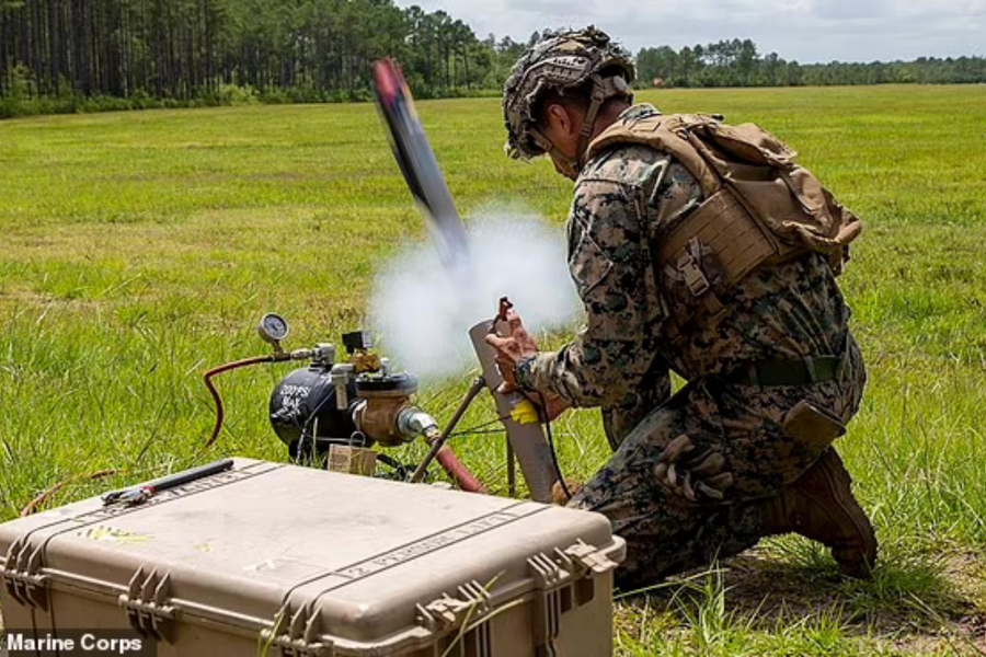 RUSKI TENKOVI ĆE LETJETI U ZRAK: Amerikanci poslali 'Phoenix Ghost ...