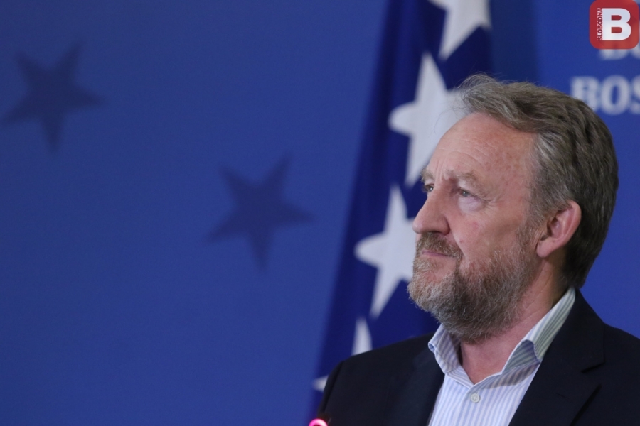 'SB' PATROLA: Izetbegović ljut kao ris - 'Neće proći' (FOTO) | Slobodna ...