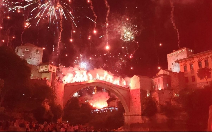 MOSTAR U SRCU, VELEŽ DO GROBA: Red Army obilježila 100 godina od ...