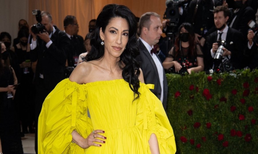 BILA DESNA RUKA HILLARY CLINTON: Ko je tajanstvena brineta koja je ...