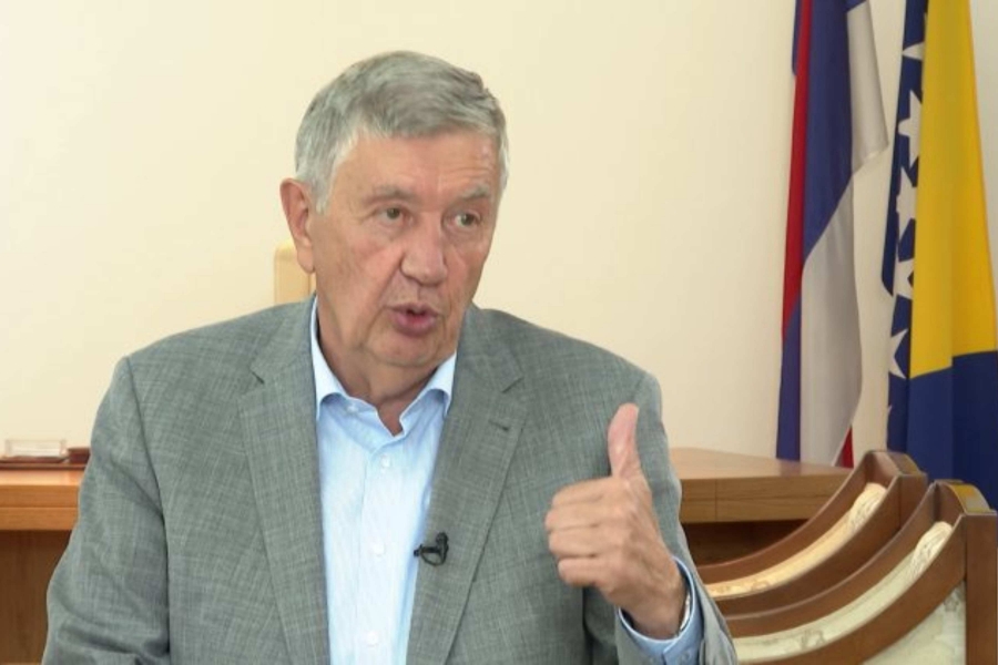 NEBOJŠA RADMANOVIĆ ŽALI ZBOG SVOG ŠEFA: 'Dodik je stavljen pod sankcije ...