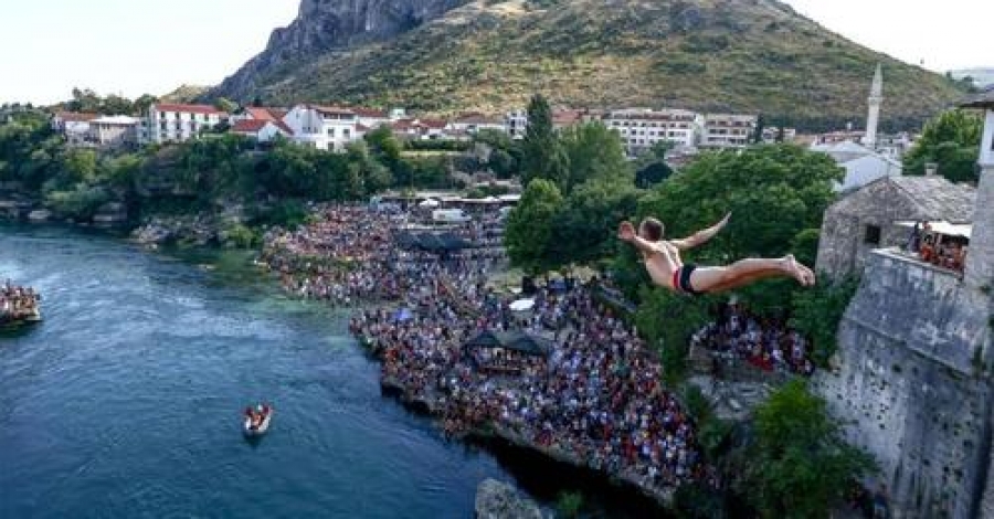 SKOKOVI SA STAROG MOSTA: Najbolja 'mostarska lasta' je Evald Krnić iz ...