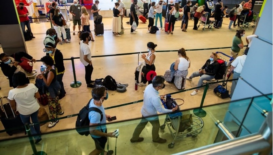 ZBOG ŠTRAJKA OSOBLJA: Otkazano na desetine letova na aerodromu u ... ZBOG ŠTRAJKA OSOBLJA: Otkazano na desetine letova na aerodromu u ...