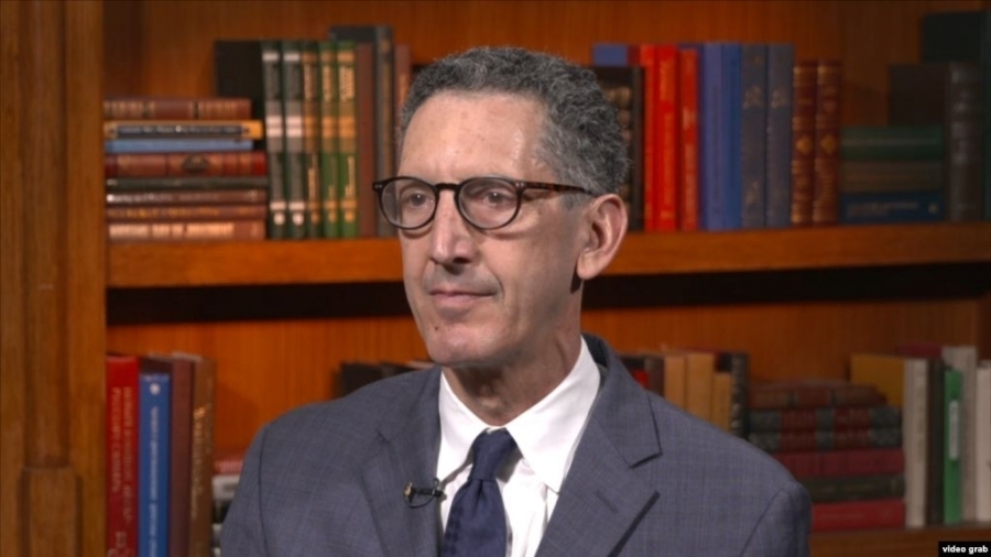 PROFESOR EDWARD JOSEPH OTVORENO: 'Vučić koristi jezik kojim su Srbi ...