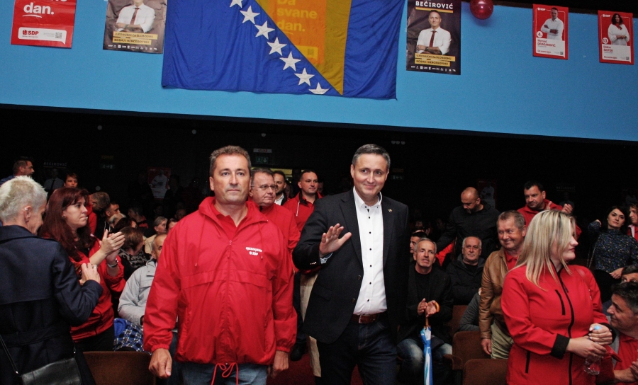 DENIS BEĆIROVIĆ U KLJUČU: 'Umjesto migrantskog vala Krajini treba ...