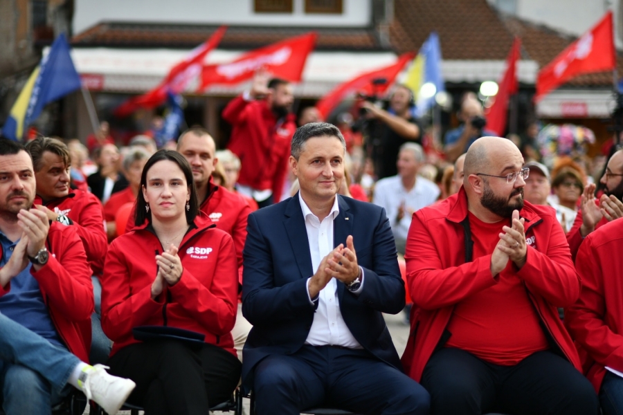 DENIS BEĆIROVIĆ NA SKUPU SDP-a NA BAŠČARŠIJI: 'Sarajevo treba biti ...