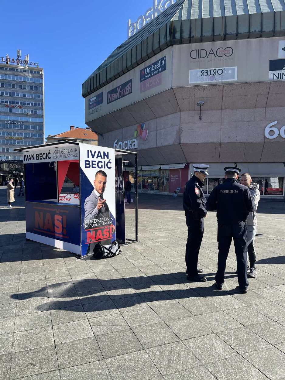 SVE SNIMILE NADZORNE KAMERE: Ivanu Begiću uništili štand u centru Banja ...