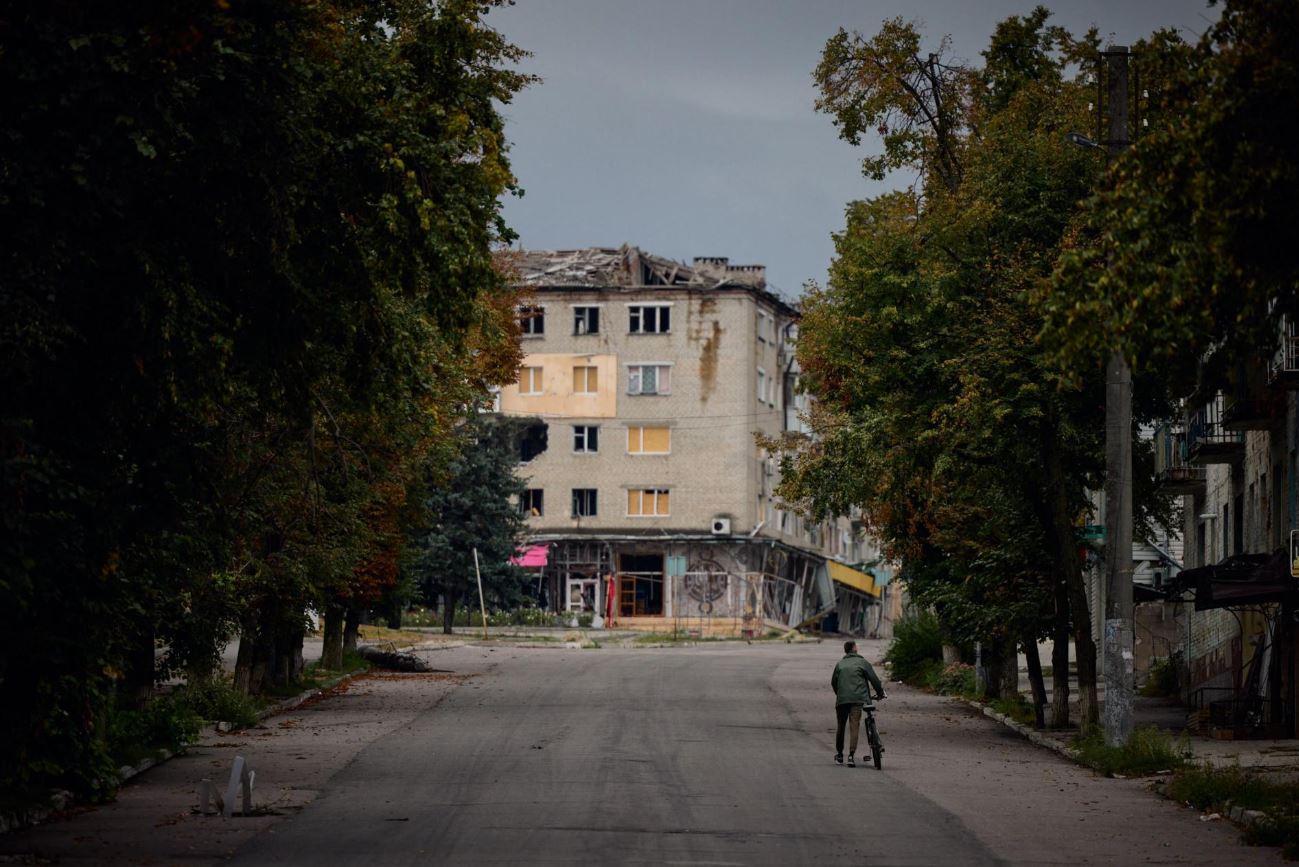 GOTOVO SVE RAZORILI: Rusi pobjegli, Ukrajinci u Izjumu podigli zastavu ...