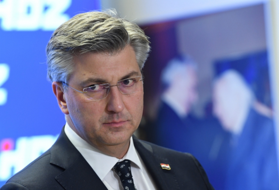 ANDREJ PLENKOVIĆ NA UDARU NOVIH KRITIKA: 'Sa tih 20 eura koje ste ... ANDREJ PLENKOVIĆ NA UDARU NOVIH KRITIKA: 'Sa tih 20 eura koje ste ...
