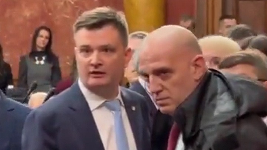 'ŠTA JE MAJMUNE, BRE': Ovako Milenko Jovanov, iz Vučićevog SNS-a, časti ...