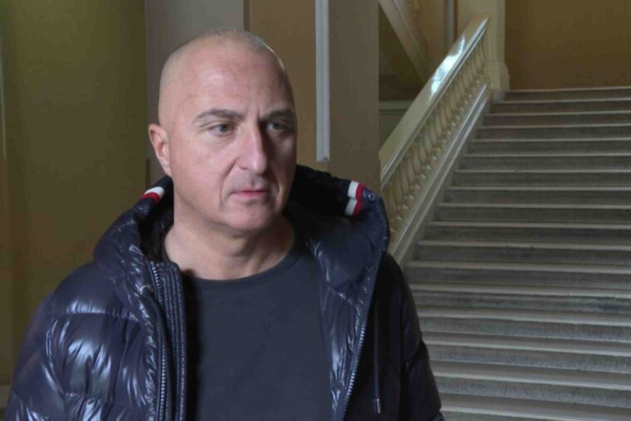 MUHAMED AJANOVIĆ NAKON SJEDNICE KOMISIJE O DIPLOMI SEBIJE IZETBEGOVIĆ ...