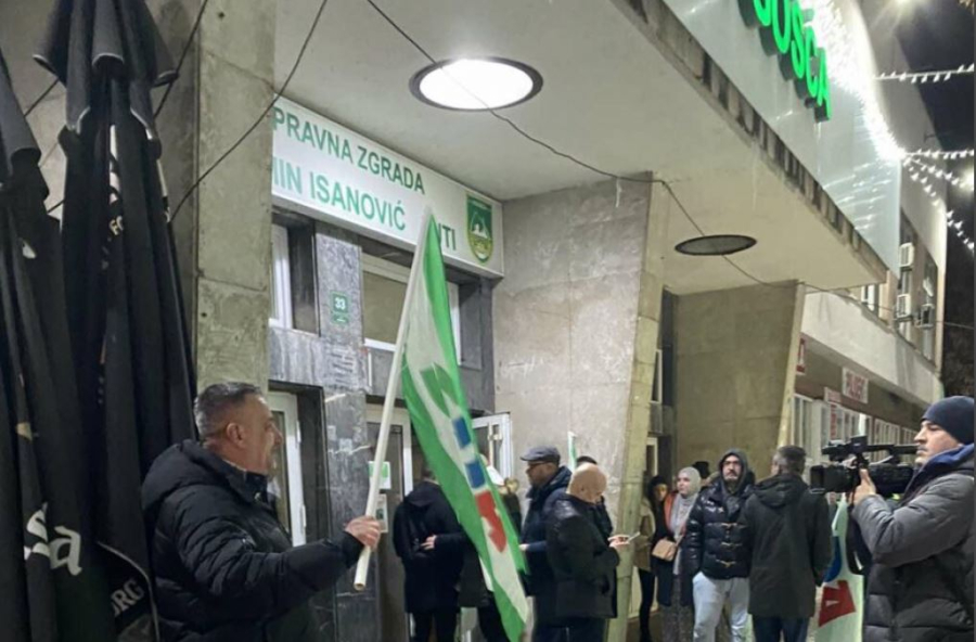 IZBORI U BiH: Konaković proglasio pobjede u Tuzli i Srebreniku, SDA ... IZBORI U BiH: Konaković proglasio pobjede u Tuzli i Srebreniku, SDA ...
