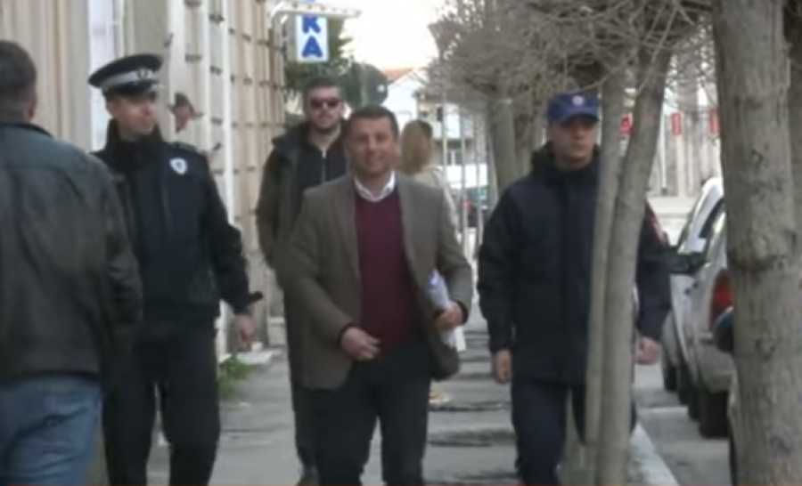 VUKANOVIĆ OSTAO BEZ DŽIPA: Parkirao ga ispred.. | Slobodna Bosna