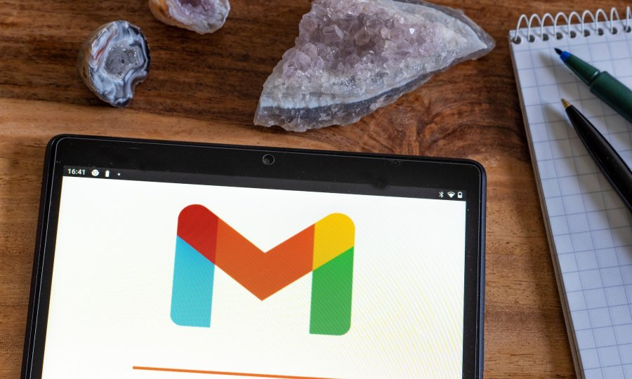 GOOGLE LOVI KORAK S KONKURENCIJOM: Umjetna inteligencija dolazi u Gmail ...