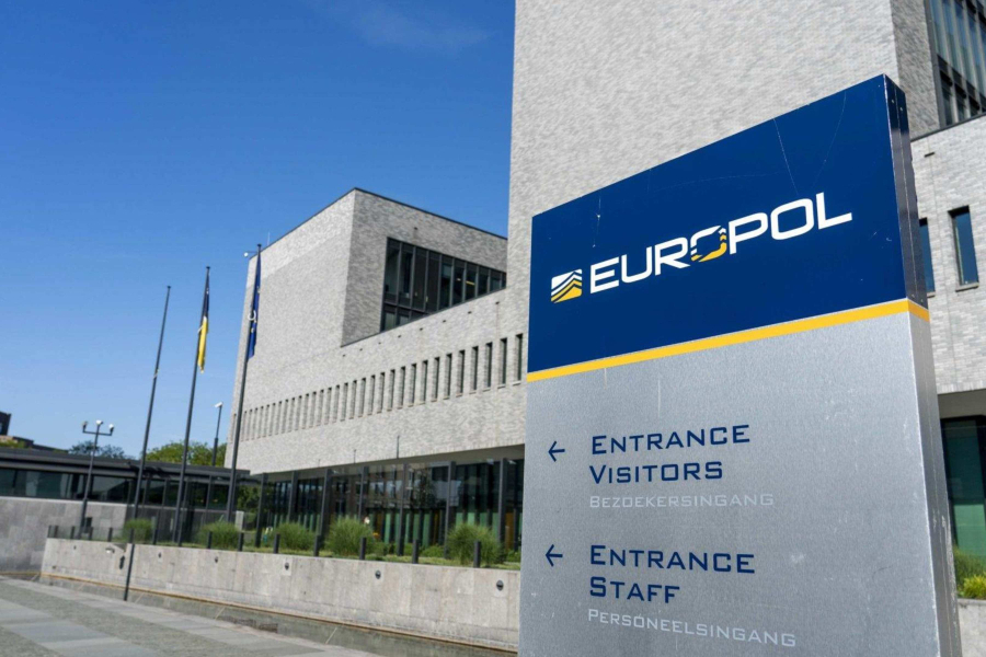 DRŽAVNE POLICIJSKE AGENCIJE U DRUGOM PLANU: Pripadnik MUP-a RS bit će ...