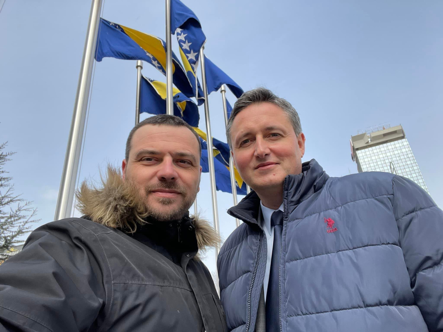 MAGAZINOVIĆ BACIO RUKAVICU U LICE DODIKU NAKON PRIJETNJI: 'Uskoro sam u Banjoj Luci, pošto se ...