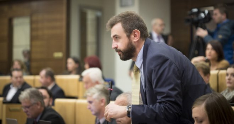 DENNIS GRATZ SE TJEŠI: 'Ne treba klonuti duhom, marionetska vlast će se ...