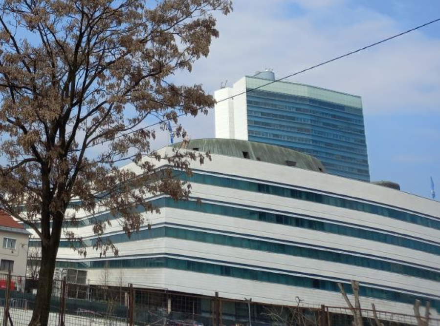 BURNO U SARAJEVU: Najavljene prvomajske demonstracije ispred zgrade ...