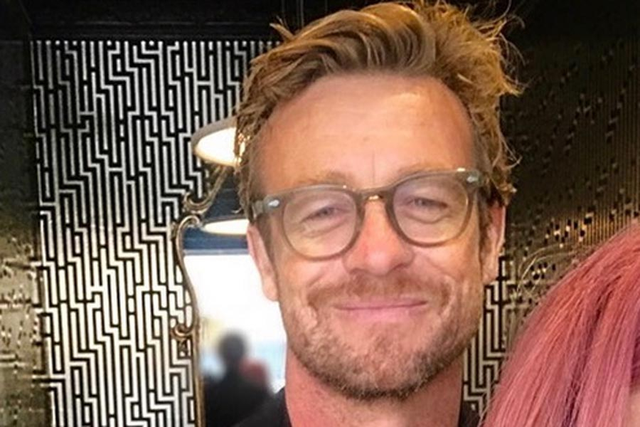 PAPARAZZI U AKCIJI: Slavni glumac nakon razvoda traži utjehu u mladim ...