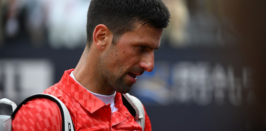 NOLE SE BORI PEROM: Novak Đoković nakon meča u Parizu na kameru napisao ...