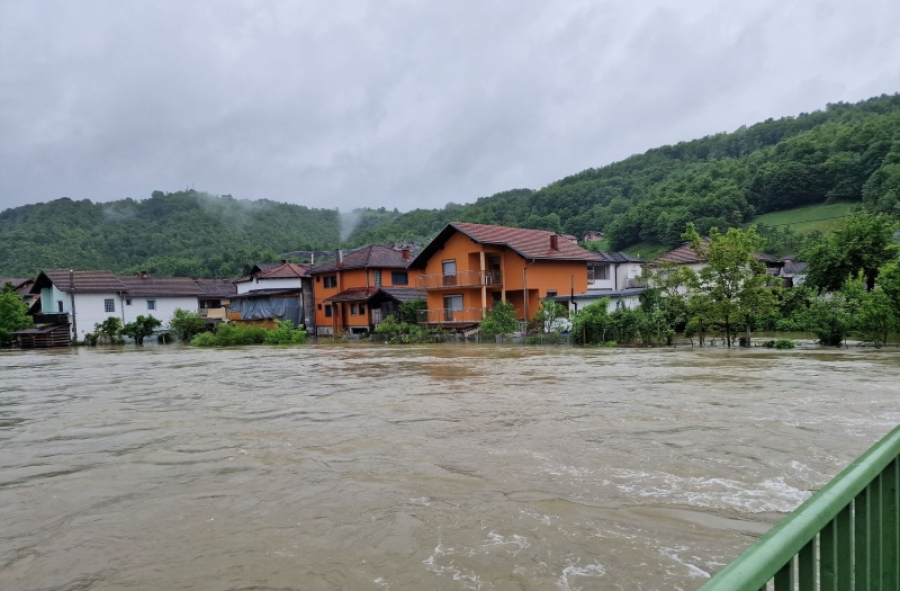 PRIRODNA NESREĆA PROGLAŠENA U CIJELOM KANTONU: Nezapamćene poplave u ...