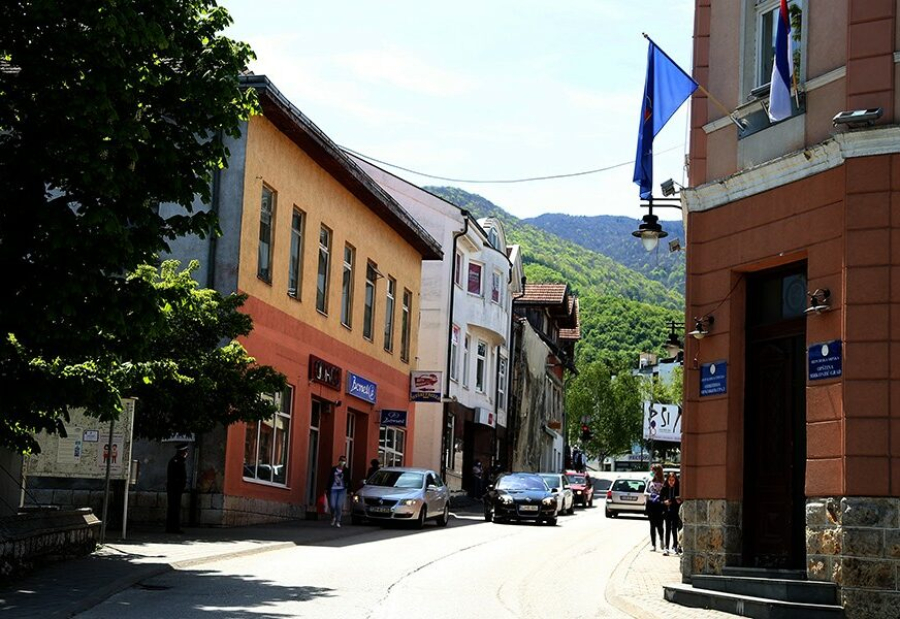 REPUBLIKA SRPSKA U VELIKIM FINANSIJSKIM PROBLEMIMA: Lokalne zajednice ...