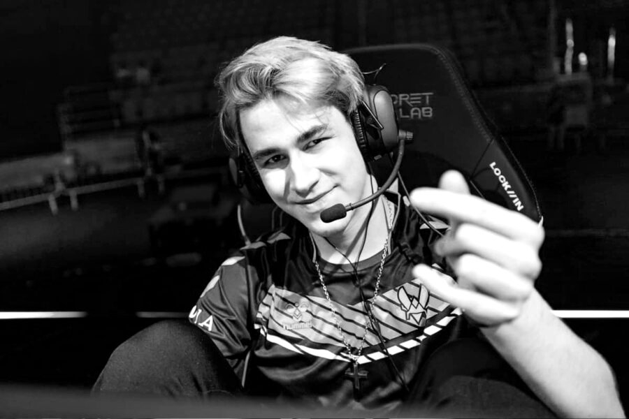 BORIO SE S DEPRESIJOM: Mladi 19-godišnji gejmer počinio samoubistvo ...