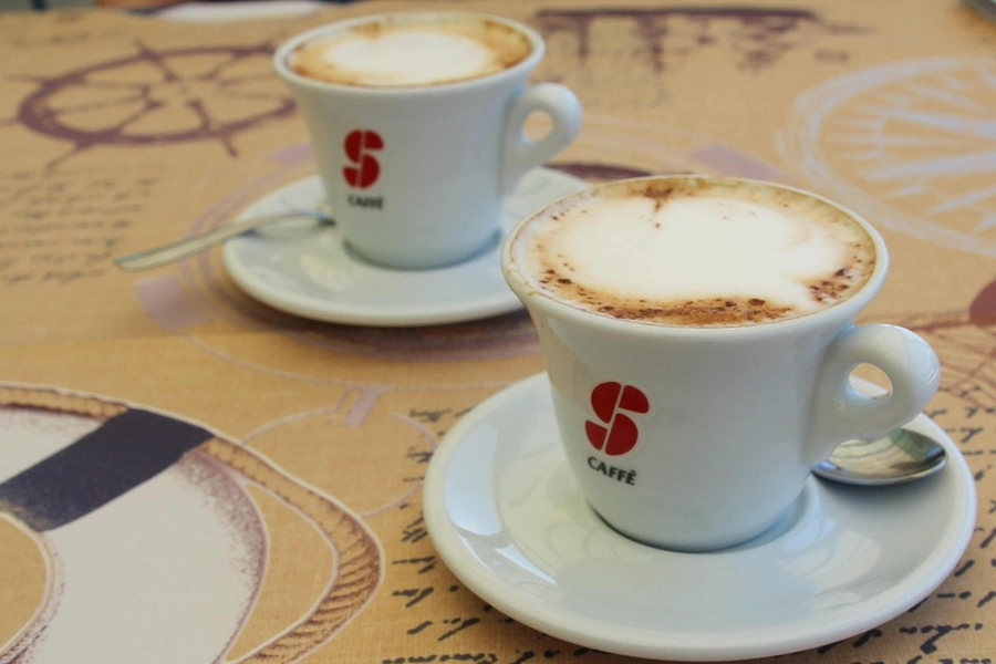 POGLEDAJTE RAČUN I ŠOKIRAT ĆETE SE: Najobičnija kafa s mlijekom u Dalmaciji je postala skuplja ...