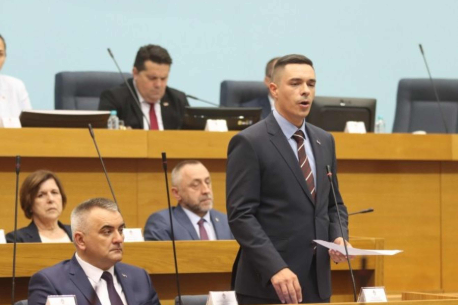 MINISTAR PRAVDE RS-a OTVORIO KARTE: 'Odluke Ustavnog suda BiH neće se ...