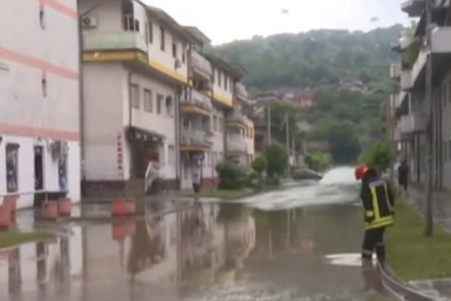 VODA NOSI SVE: Doboj pod vodom, u Sapni evakuacija, poplave i u ...
