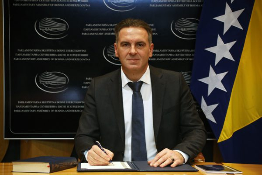 DELEGAT DŽEMAL SMAJIĆ UPOZORAVA: 'Dodikovo poluilegalno slijetanje u ...