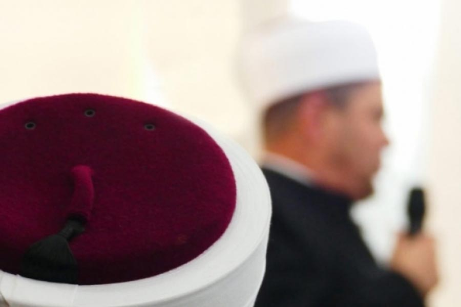 VIC DANA: Došao hodža u džamiju, a onda je vjernicima postavio ...