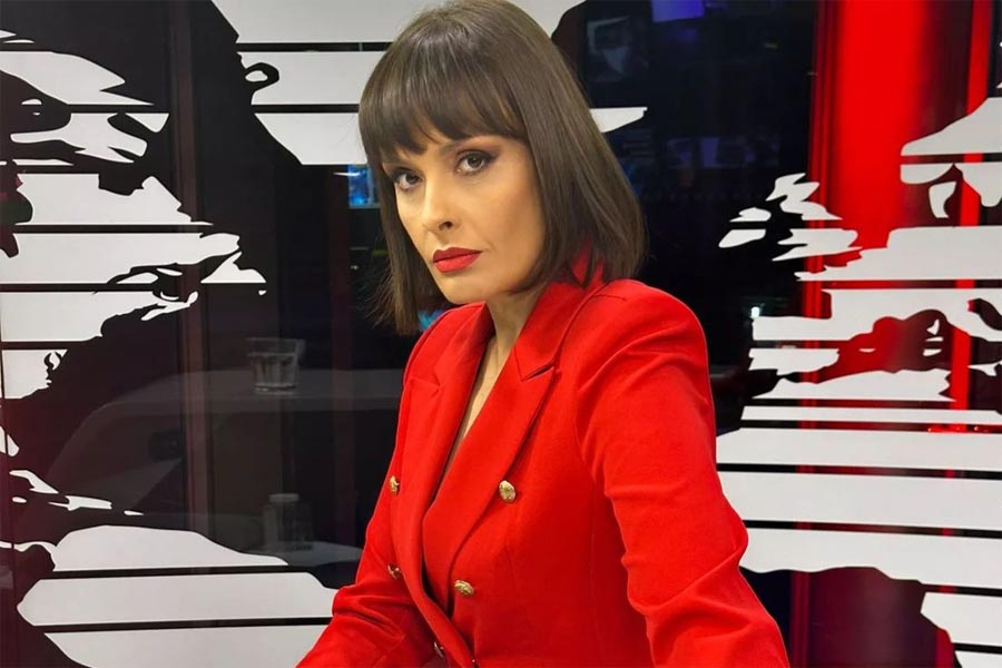 HIT NA INTERNETU: Pogledajte šta voditeljica na TV Pinku nosi ispod ...