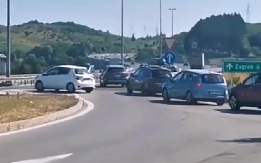 SEKUNDE DO KATASTROFE: Vozač se uključivao na autoput i odmah napravio ...