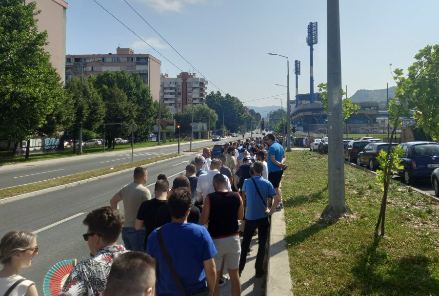 RASPRODANE KARTE ZA UTAKMICU ŽELJEZNIČAR - NEFTCI: Sa pultova je ...