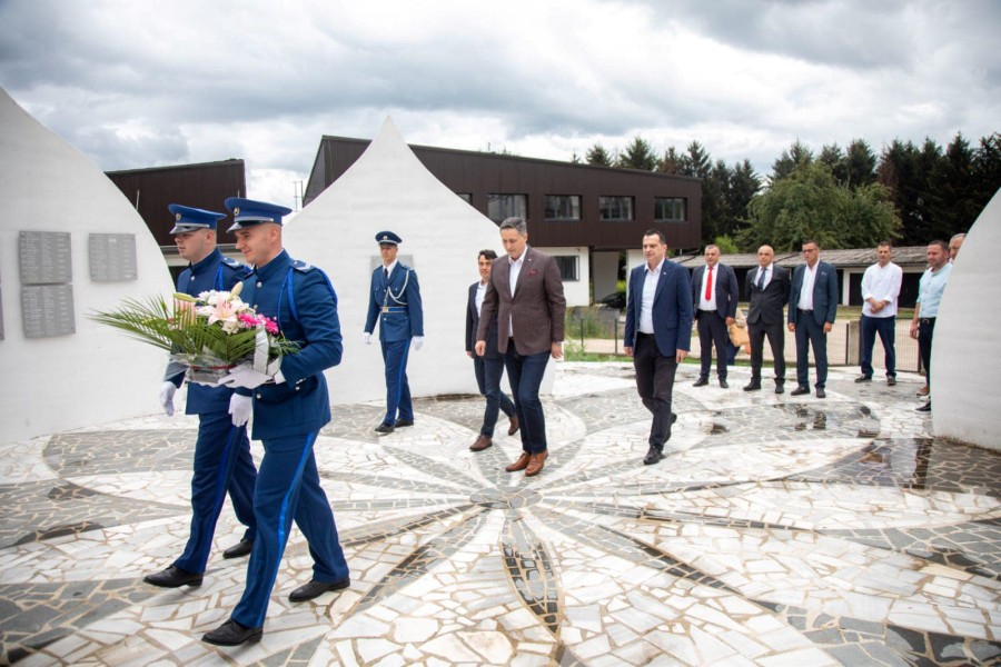 DENIS BEĆIROVIĆ IZ DONJEG VAKUFA: 'Evropski put je nemoguć bez zaštite ...