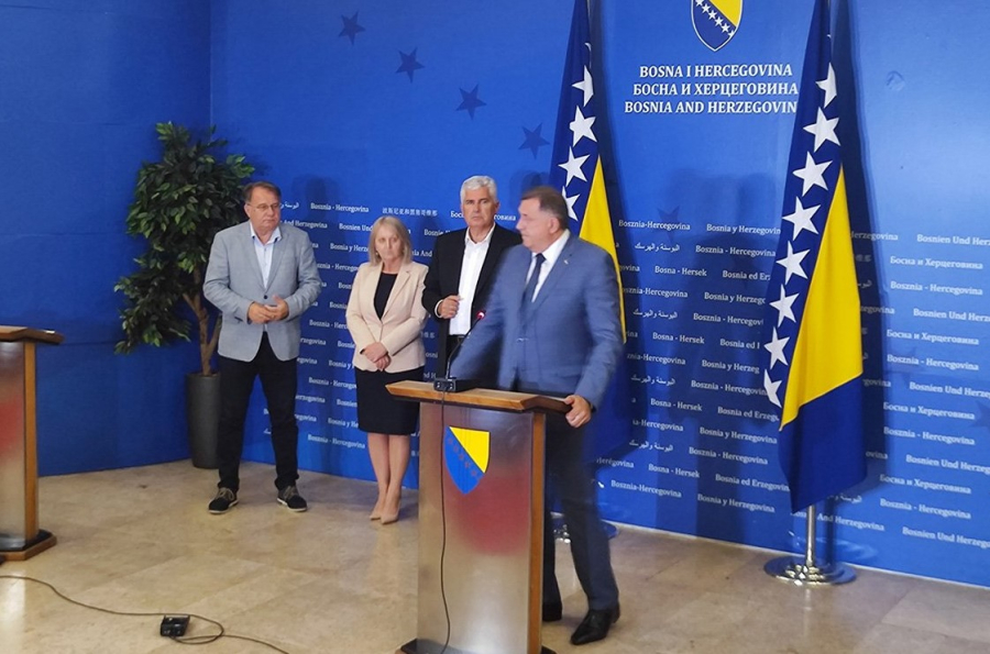 ZORAN MIKULIĆ I FB EPIZODA - 'KRONIČNI NEDOSTATAK ASFALTA U GENIMA ...