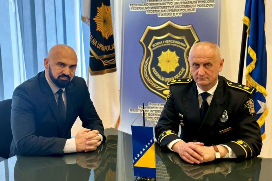 RAMO ISAK I VAHIDIN MUNJIĆ UPUTILI SAUČEŠĆE PORODICAMA UBIJENIH: 'FUP ... RAMO ISAK I VAHIDIN MUNJIĆ UPUTILI SAUČEŠĆE PORODICAMA UBIJENIH: 'FUP ...