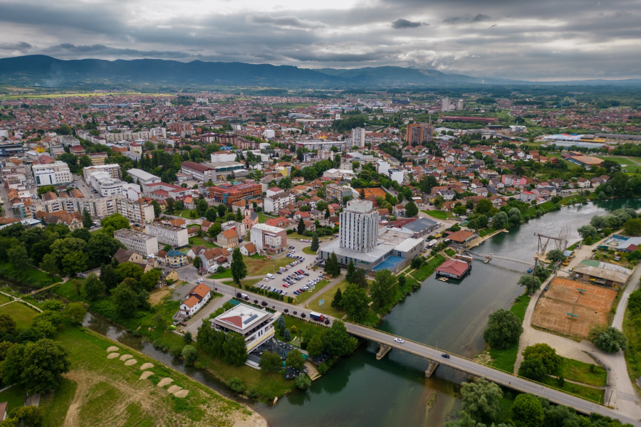 DAN BIJELIH TRAKA: Otpor neznanju i šutnji, priče Edina Ramulića i ...