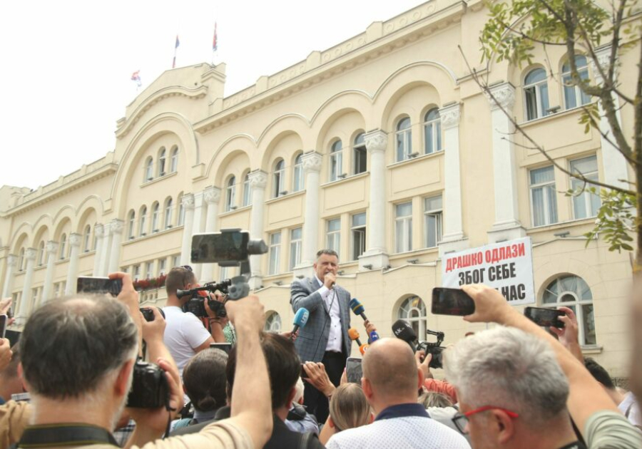 DALI ROK DO PETKA: Vlado Đajić i SNSD-ovci blokirali centar Banje Luke ...