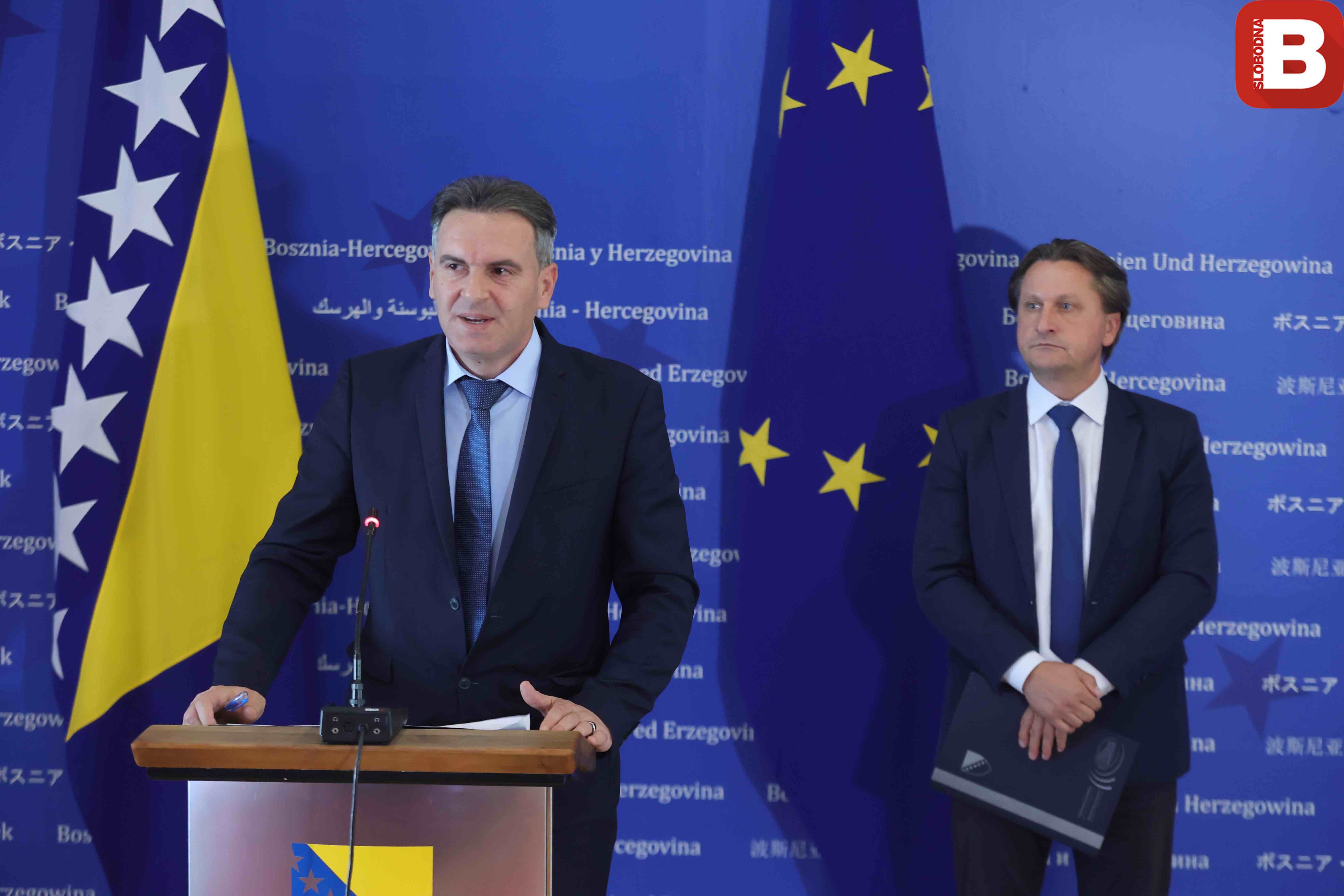 ZASTUPNICI EMRIĆ I SMAJIĆ UPOZORAVAJU: BiH izgubila kontrolu nad svojim ...