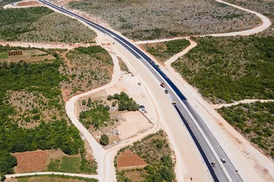 TEŠKE MAŠINE NA TERENU: Kreće izgradnja 30 novih kilometara autoceste u ...