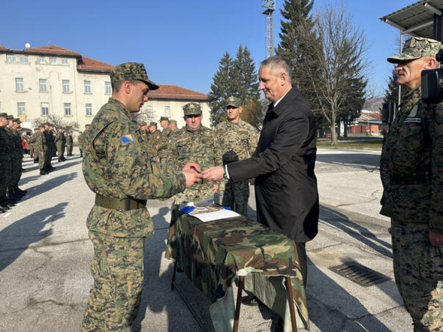 SVEČANO U KASARNI 'RAJLOVAC' NAKON OBUKE: 401 novi vojnik Oružanih ...