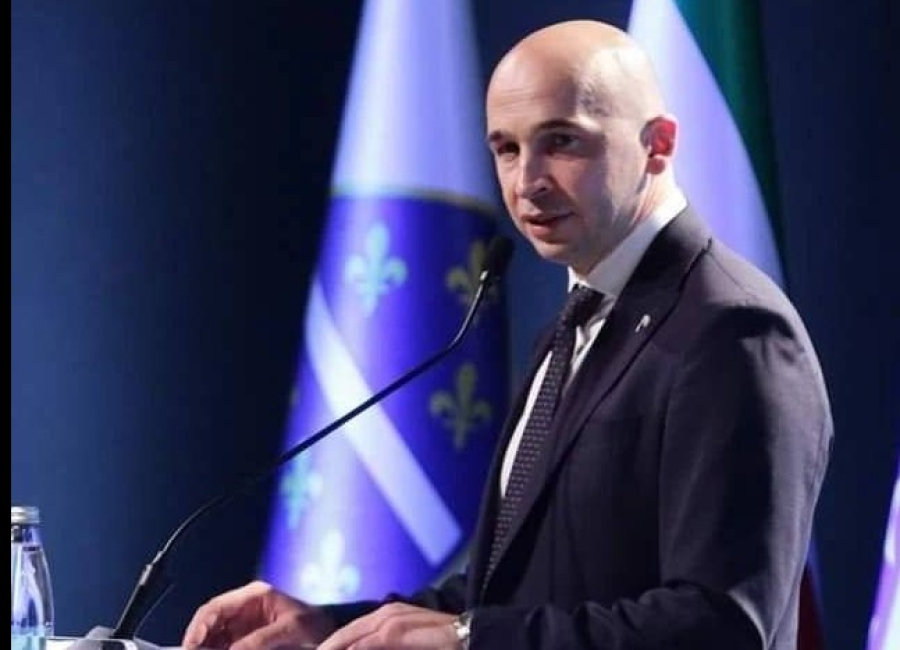 PREMIJER ZDK NEZIR PIVIĆ OGLASIO SE POVODOM ZEMLJOTRESA: 'Na žalost ... PREMIJER ZDK NEZIR PIVIĆ OGLASIO SE POVODOM ZEMLJOTRESA: 'Na žalost ...
