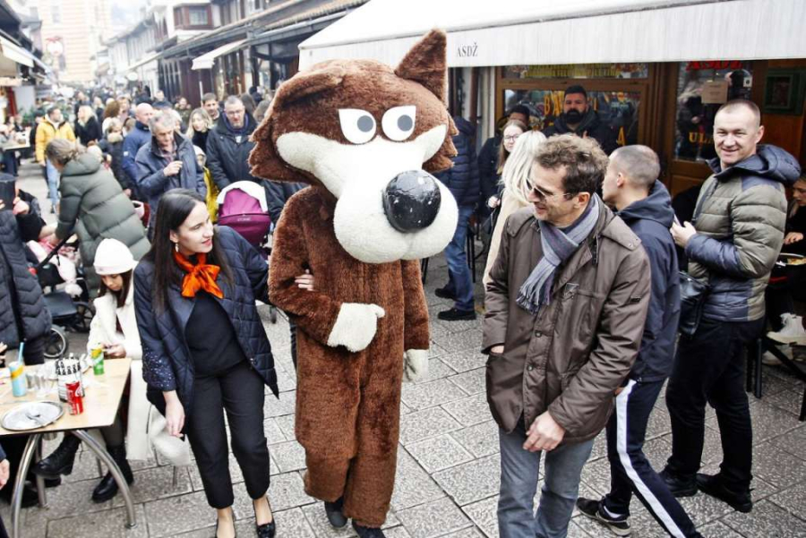 VUČKO U DRUŠTVU BENJAMINE KARIĆ I ZENITA ĐOZIĆA: Novogodišnja atmosfera ...