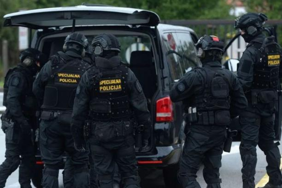 FEDERALNI MUP i FUP DEMANTUJU NAVODE SINDIKATA: Policijski službenici ...