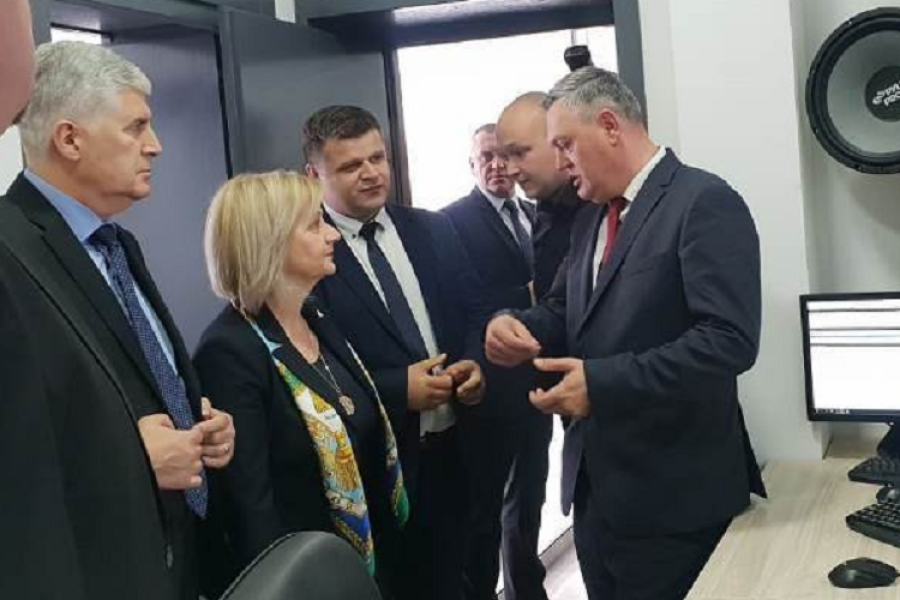 TEŽAK UDARAC DRAGANU ČOVIĆU: Novu Vladu Ivana Vukadina izglasali HDZ ...