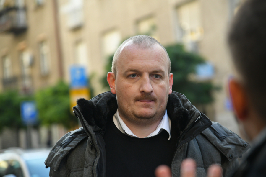 LINČ SPRIJEČILO OSIGURANJE: Huligani u Beogradu umalo nisu 'pregazili ... LINČ SPRIJEČILO OSIGURANJE: Huligani u Beogradu umalo nisu 'pregazili ...